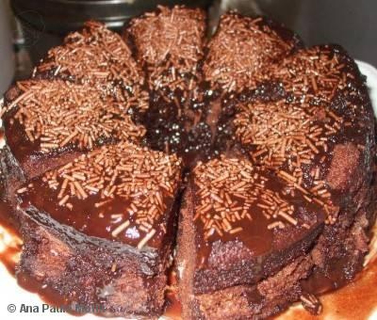 Bolo de chocolate de microondas com calda de falso brigadeiro | Bolos ...