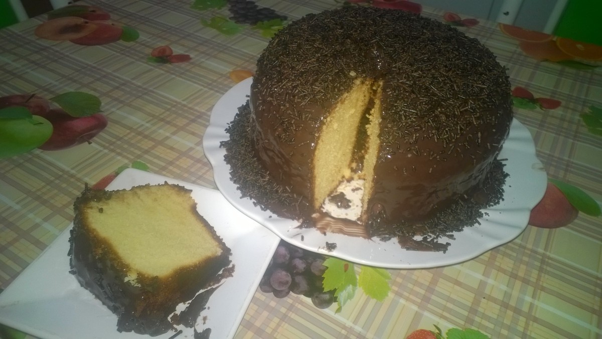 Bolo normal com cobertura de brigadeiro | Bolos | Receitas