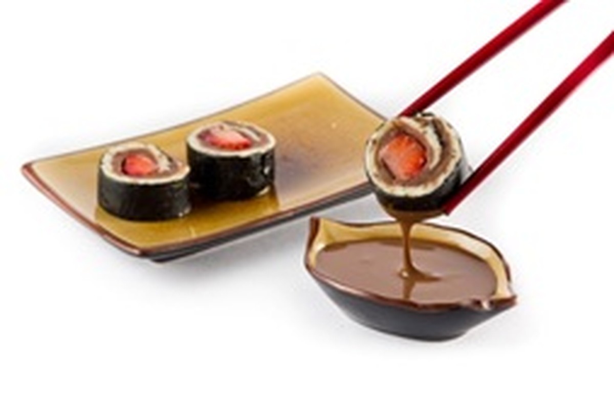 SUSHI DE CHOCOLATE COM FRUTAS | Doces e sobremesas | Receitas