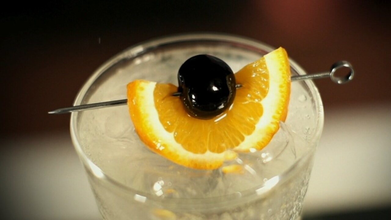 'Jan Collins': drinque com vodca e soda tem licor de laranja | Receitas