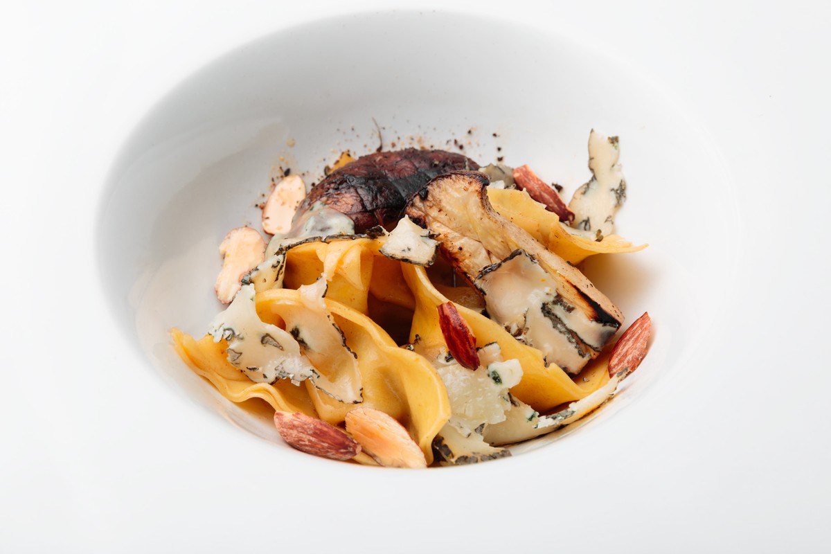 Agnolotti de jerimum com manteiga noisette e queijo azul do bosque da ...