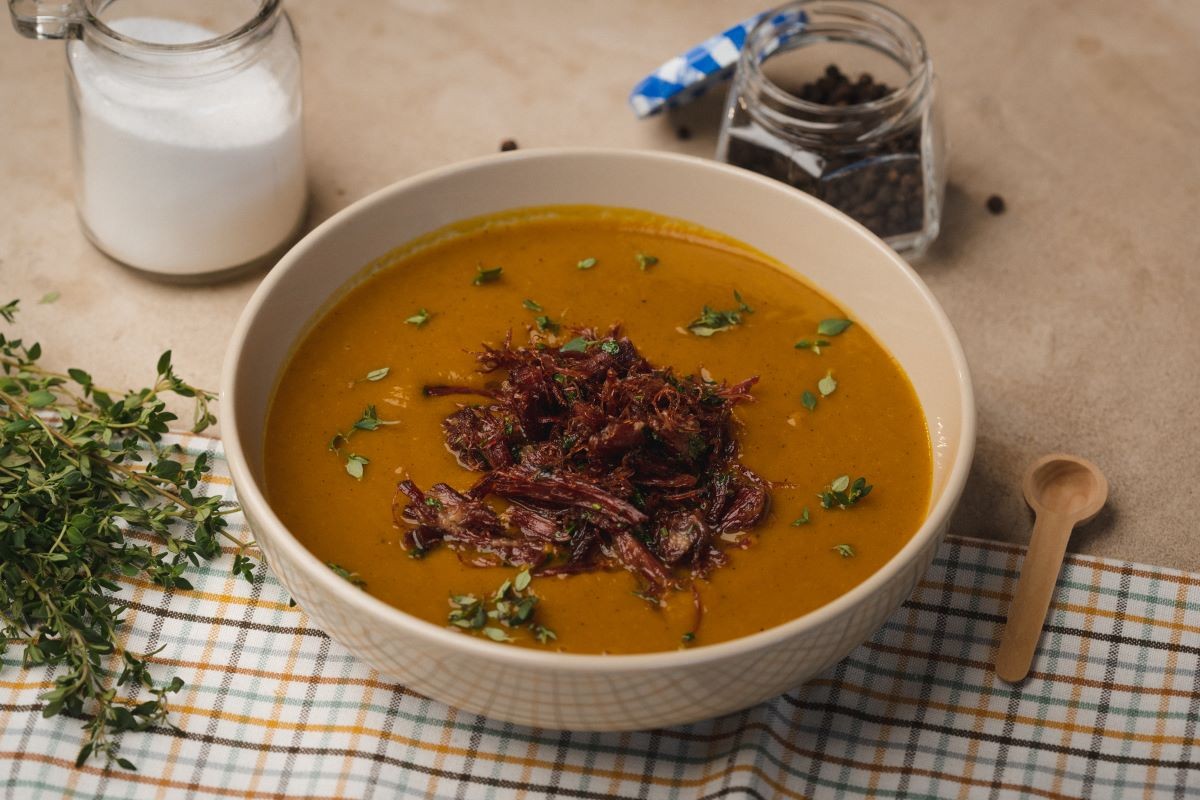 Caldo de abóbora com carne-seca | Caldos e Sopas | Receitas