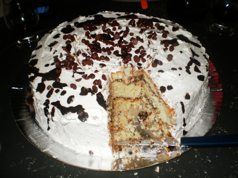 Torta gelada de chantily com gotas de chocolate | Receitas