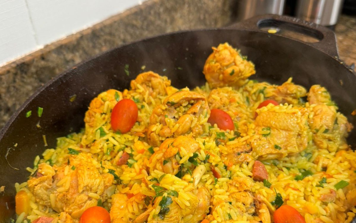 Galinhada prática e deliciosa: perfeita para reunir a família! | Receitas