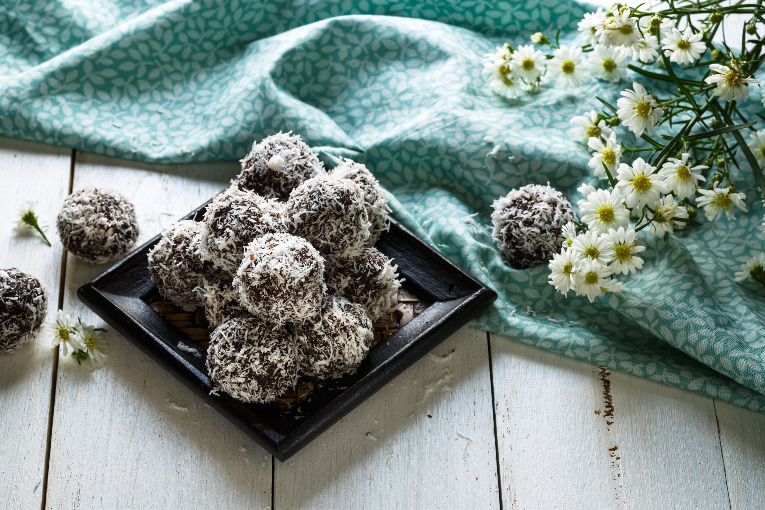 Bala de coco gourmet com brigadeiro | Receitas