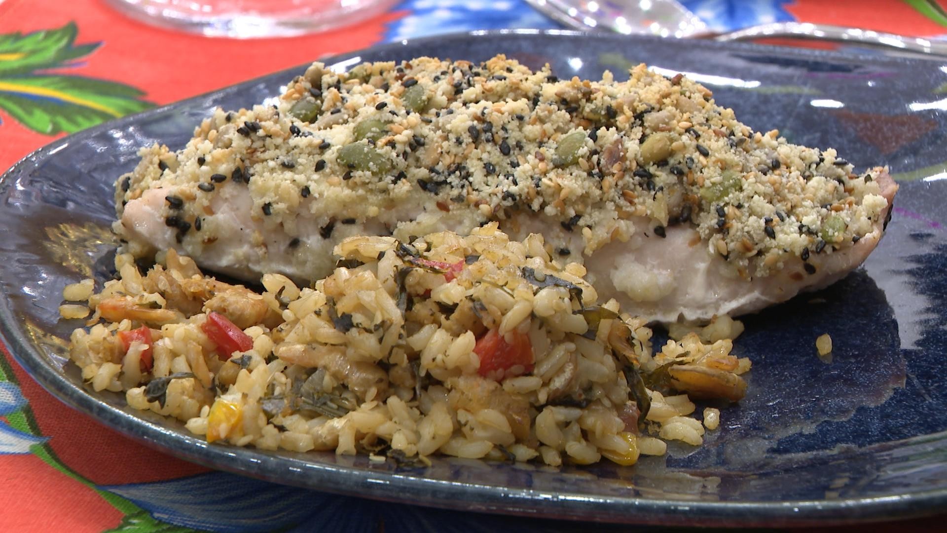 Robalo com crosta de sementes, da Yara | Receitas