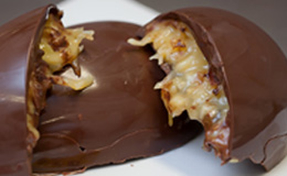 Ovo de Páscoa trufado tropical: doce recheado de maracujá, leite ...