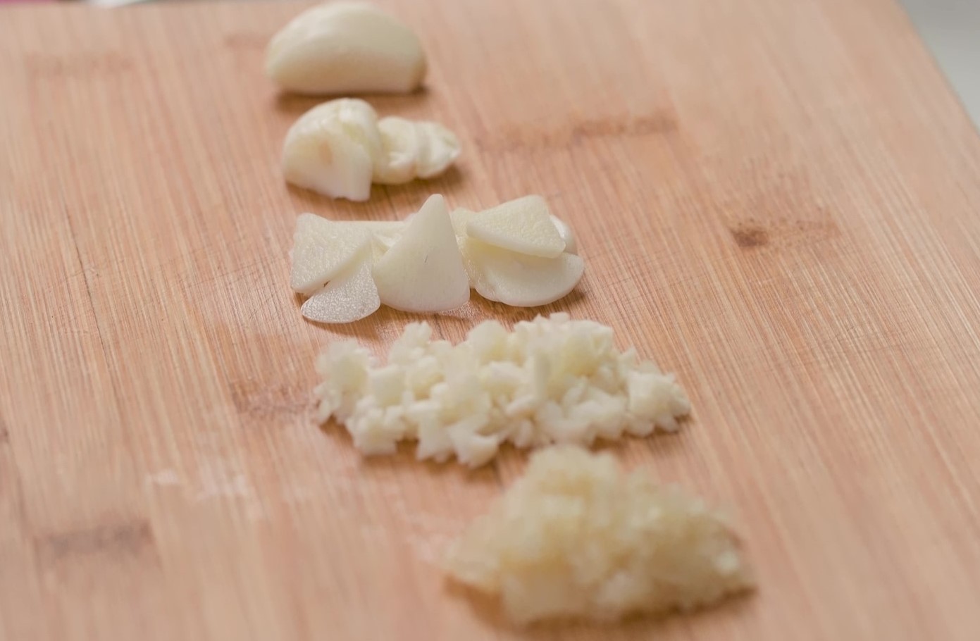 O jeito como você corta o alho modifica o sabor da receita: veja como ...