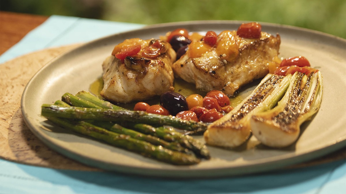 Peixe assado com legumes do Rodrigo Hilbert | Tempero de Família | Receitas
