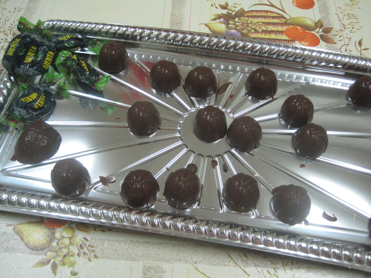 BOMBOM DE CHOCOLATE COM MENTA | Doces e sobremesas | Receitas