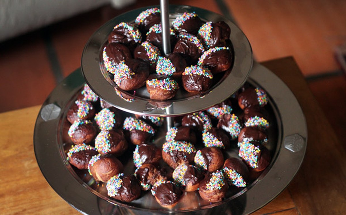 Minidonuts com chocolate | Doces e sobremesas | Receitas
