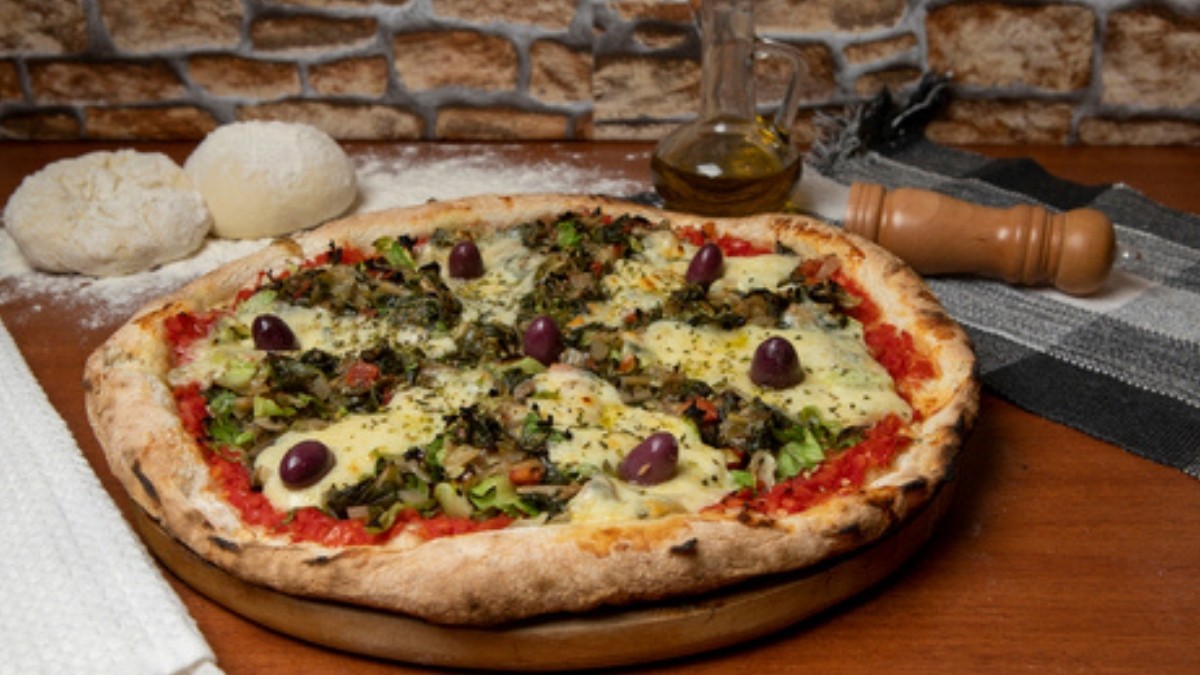 Pizza especial de escarola e aliche | Salgados | Receitas