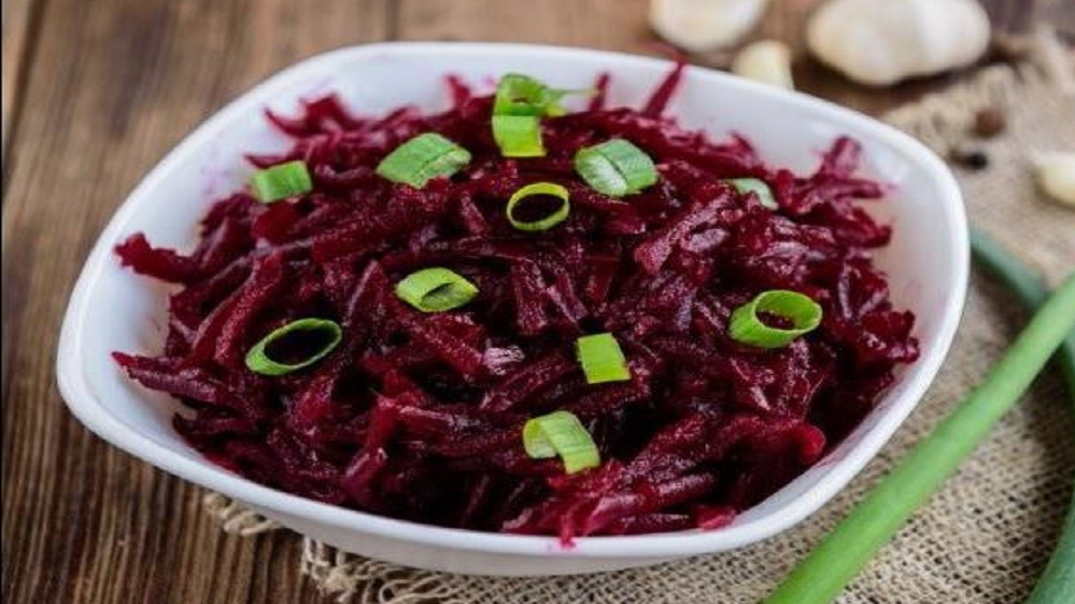 Salada de beterraba crua ralada | Salgados | Receitas