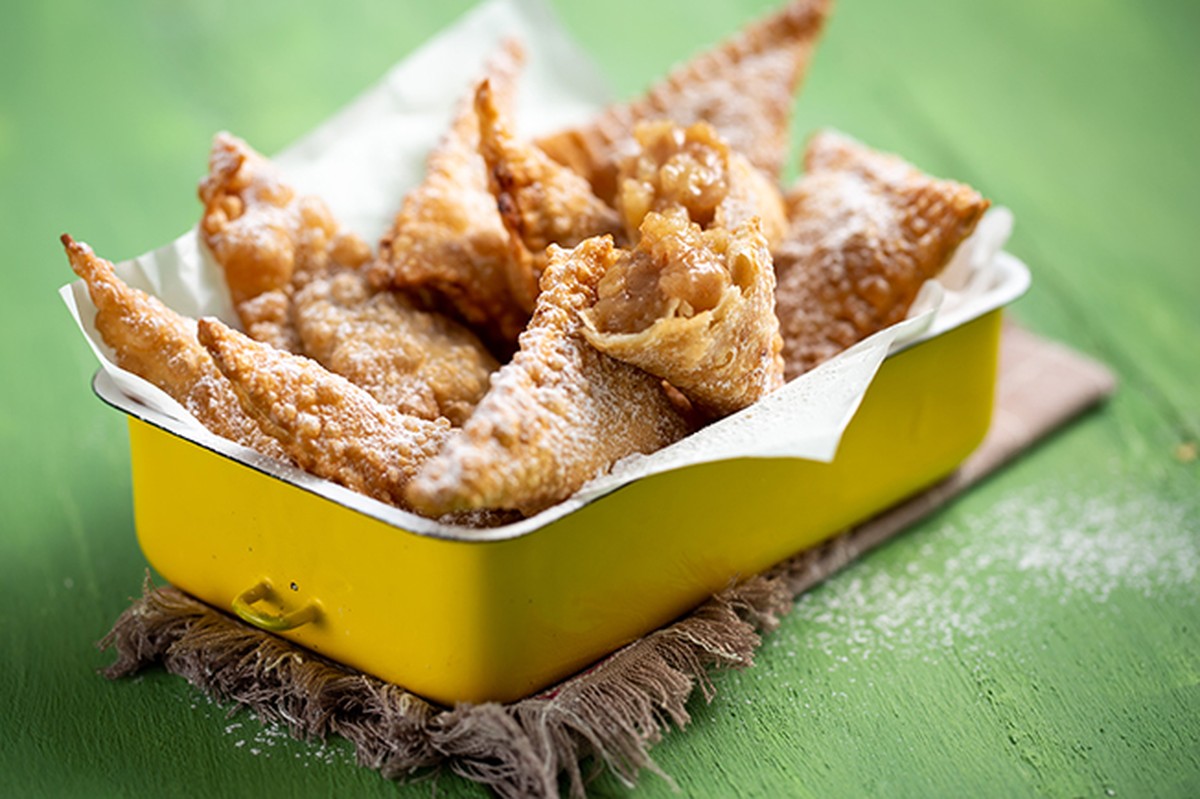 Pastel caseiro recheado com banana | Cozinha Prática | Receitas