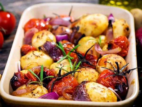 Batata corada com tomate e cebola | Salgados | Receitas