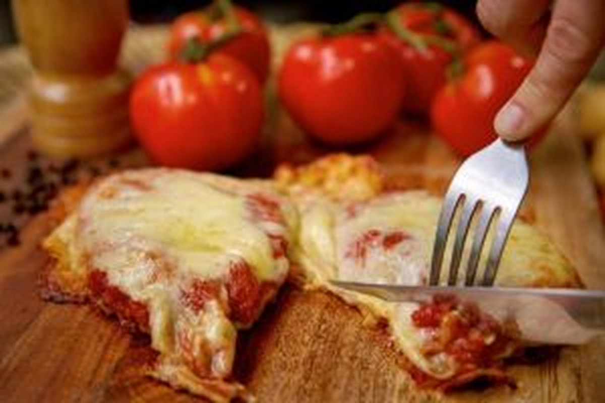 Parmegiana: 8 provas que tudo fica melhor com queijo e molho de tomate ...