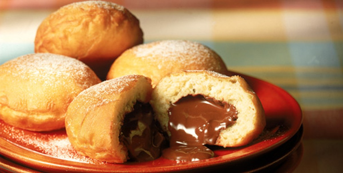 Sonho com recheio de chocolate | Doces e sobremesas | Receitas