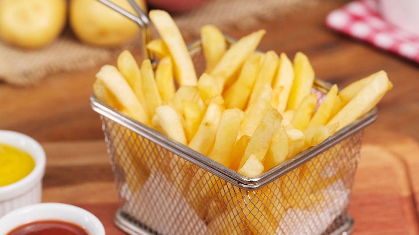 Aprendi esses truques e agora a minha batata frita fica crocante como ...