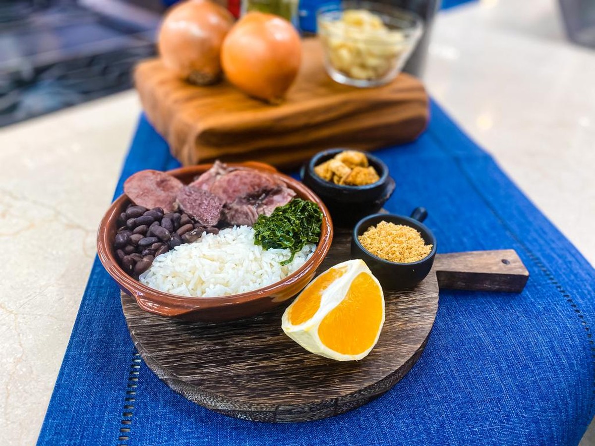 Com feijão-preto, frutos do mar e mais: veja versões de feijoada para ...