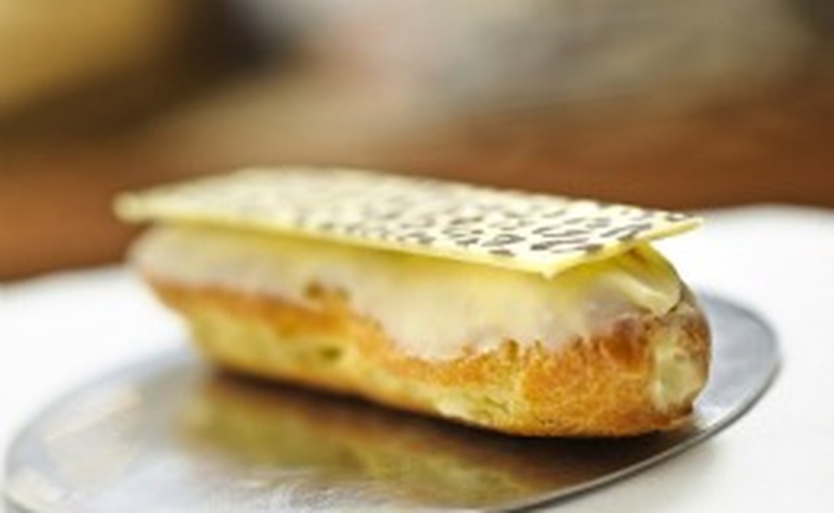 Éclair: bomba de baunilha da patisserie Mara Mello