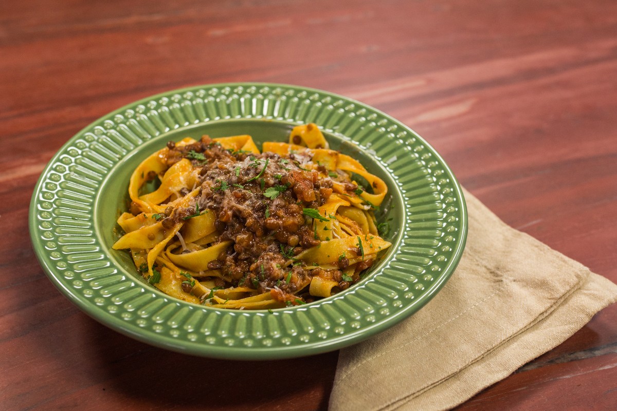 Talharim com bolonhesa de lentilha | Bem Juntinhos | Receitas