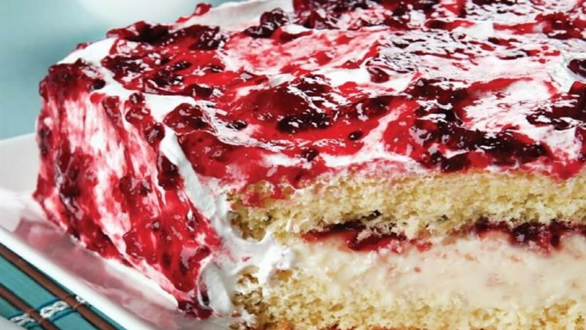 Bolo mesclado de frutas vermelhas | Doces | Receitas