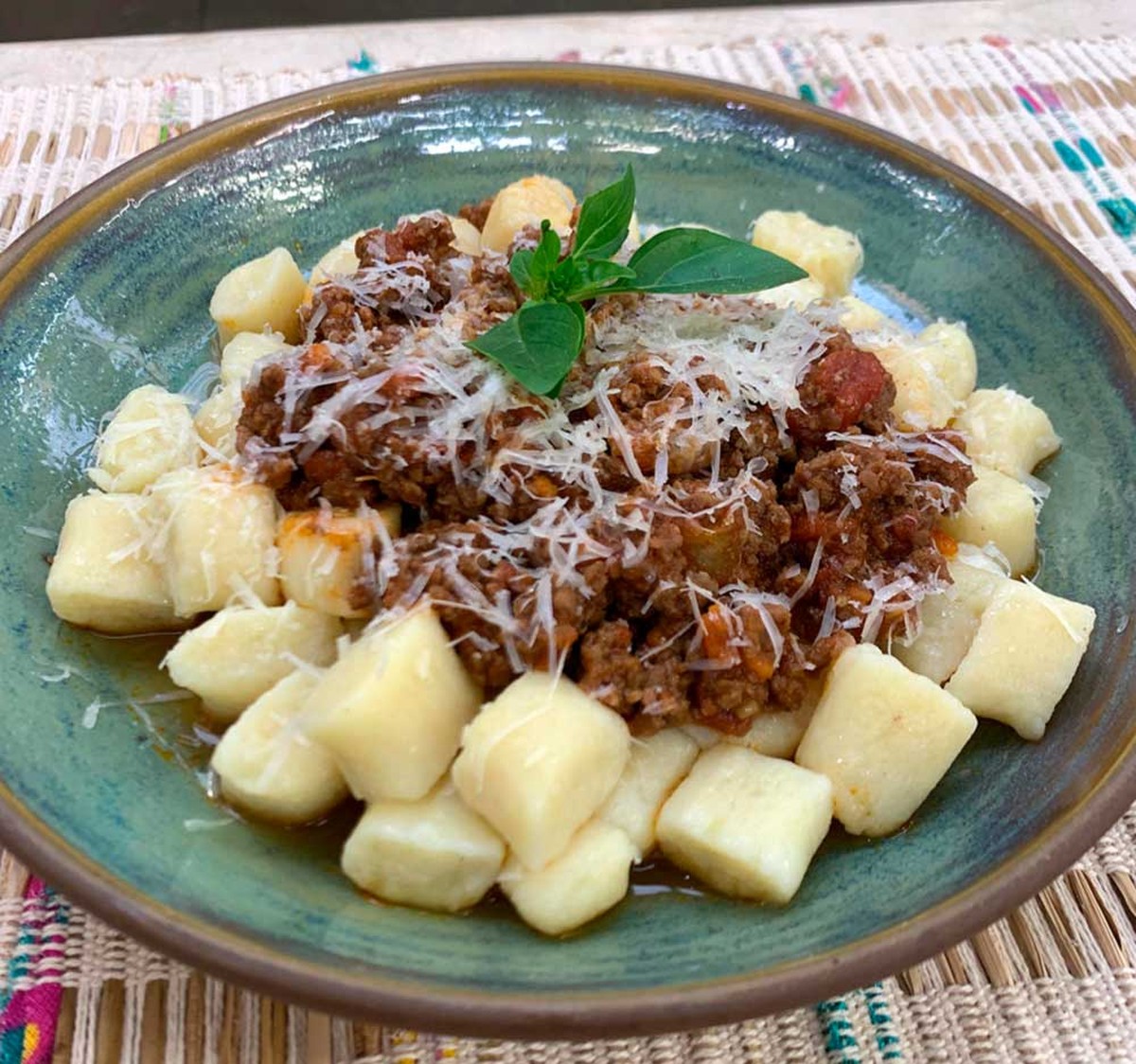 Nhoque com molho à bolonhesa - Receitas Práticas