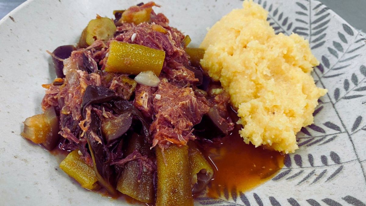 Calulu de carne seca com funge de milho | Receitas