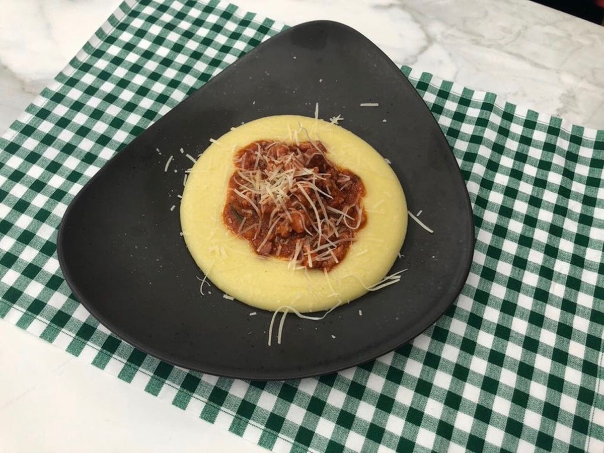 Polenta Mole com Ragu de Linguiça