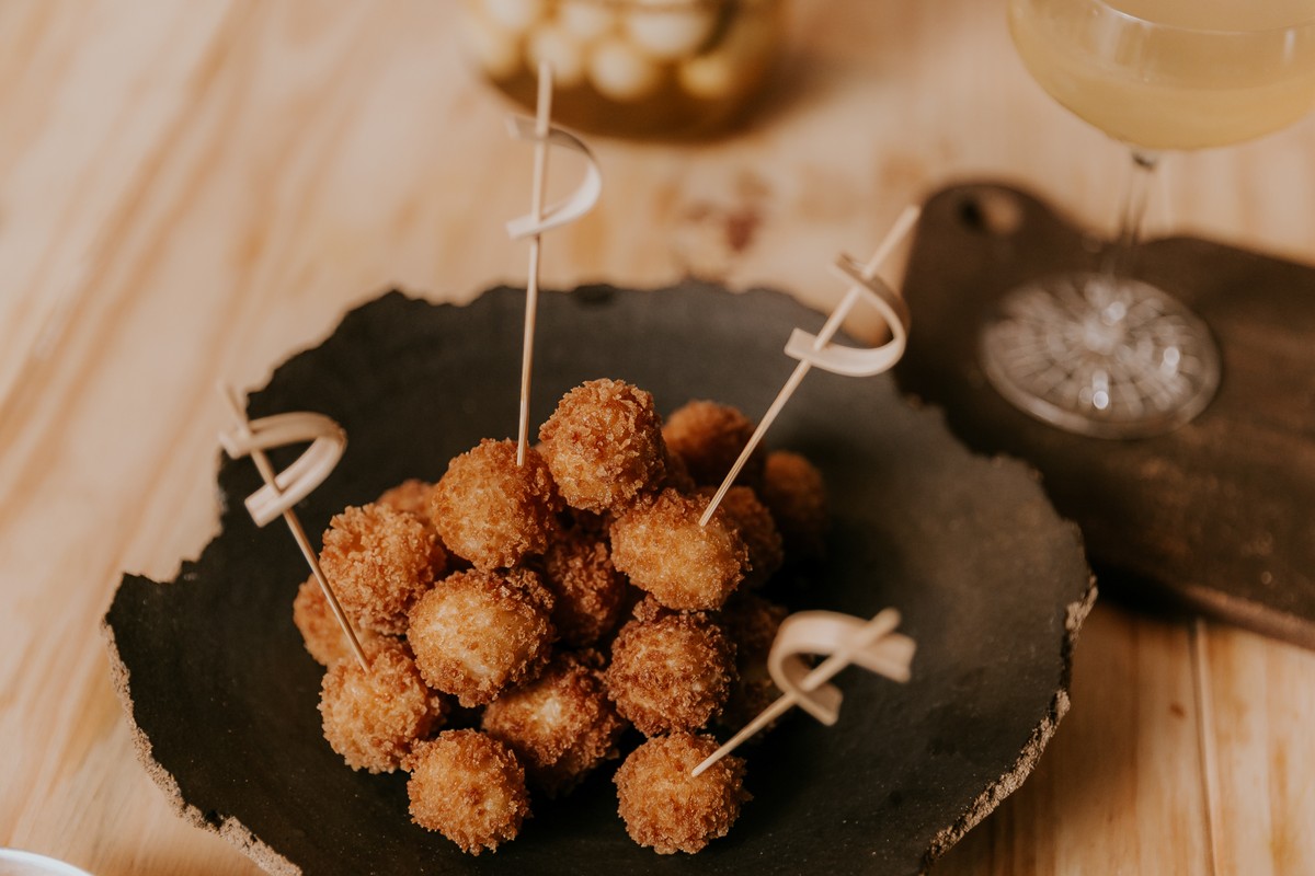 Ovo de codorna empanado | Drinks e Petiscos | Receitas