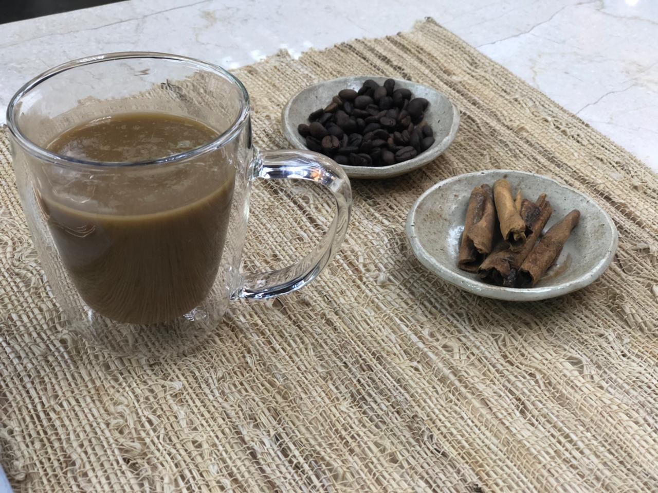 Como fazer café com leite de coco e canela | Receitas